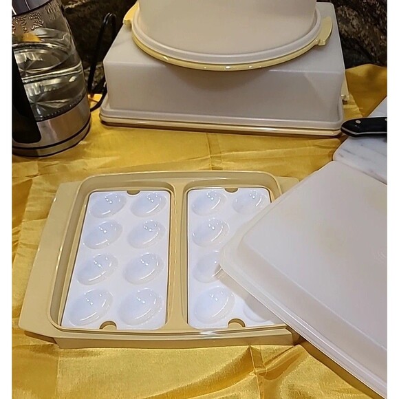 Tupperware | Kitchen | Vintage Tupperware Egg Keeper Carrier Tray ...